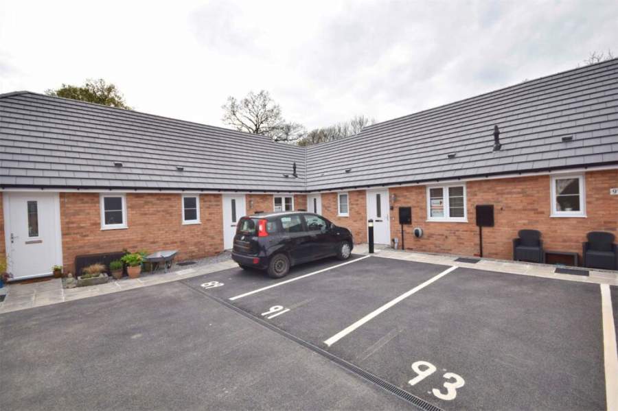 Hawthorn Road Bungalows : HousingCare